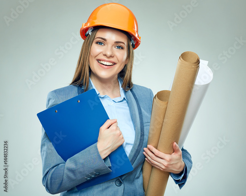 Smiling woman architect holding paper plans and clipboard. - Acheter ... Smiling woman architect holding paper plans and clipboard. - Acheter ...