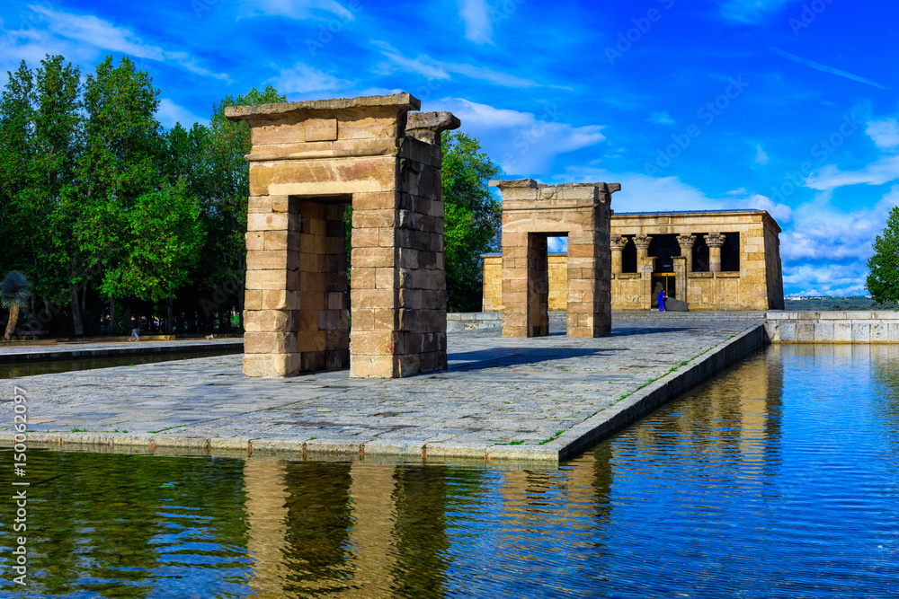 Foto The Temple of Debod (Templo de Debod) is an ancient Egyptian ...