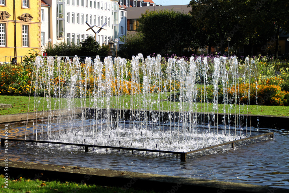 Photo Stock Ein Springbrunnen in einem Park | Adobe Stock