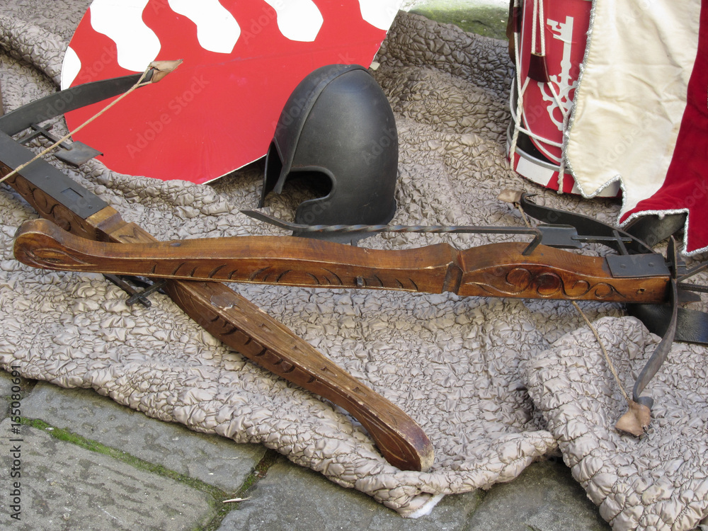 Foto de Stock Replicas of medieval helmets, crossbows, shields and ...