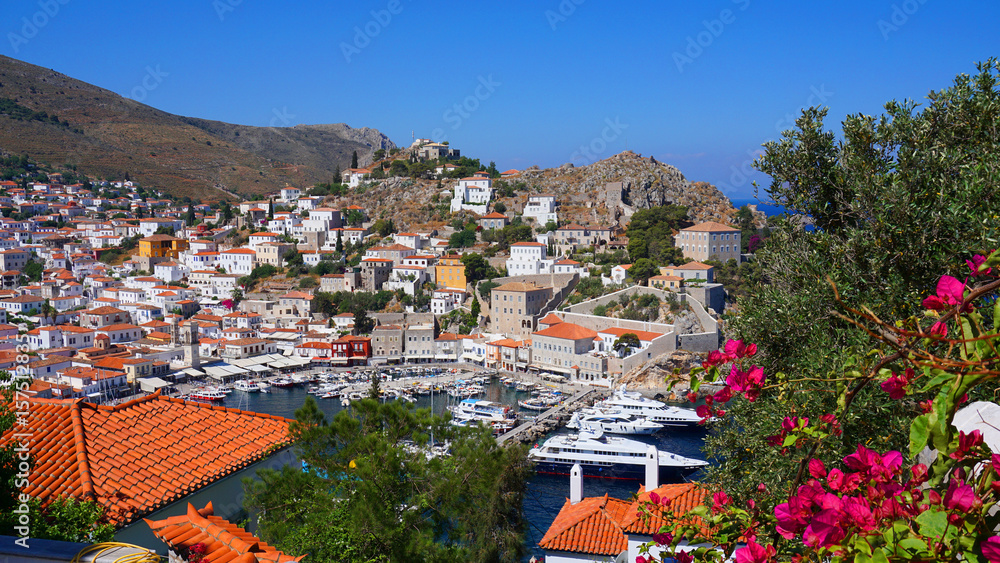 Photo of picturesque island of Hydra on a spring morning, Saronic Gulf ...