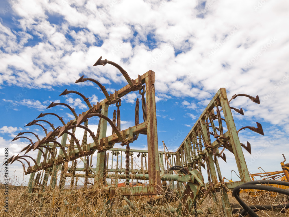 Foto de Stock Rusty old australian ploughing machine in a sun drenched ...