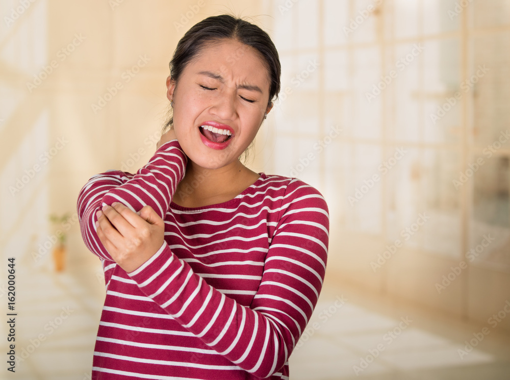 Young hispanic woman posing for camera showing signs of neck pain ...