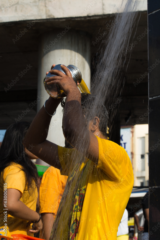 Foto de Stock Hindu devotees during Thaipusam festival in Batu Caves ...