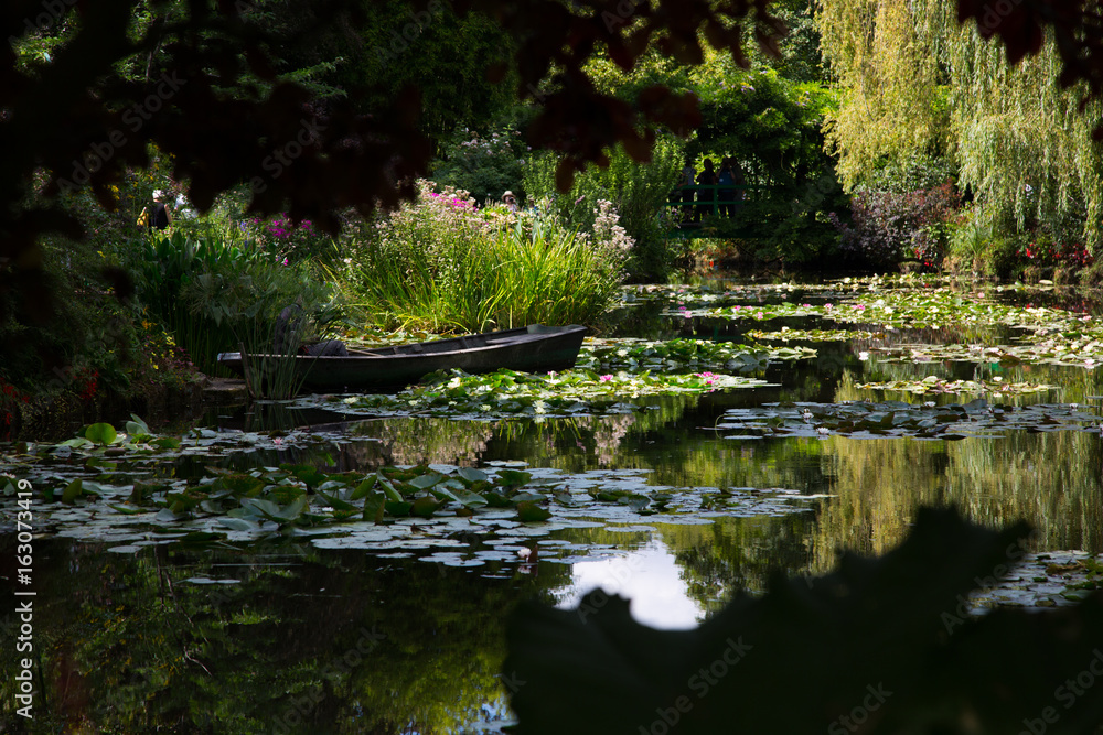 Famous pond with lilies in the garden of Claude Monet in Giverny ...
