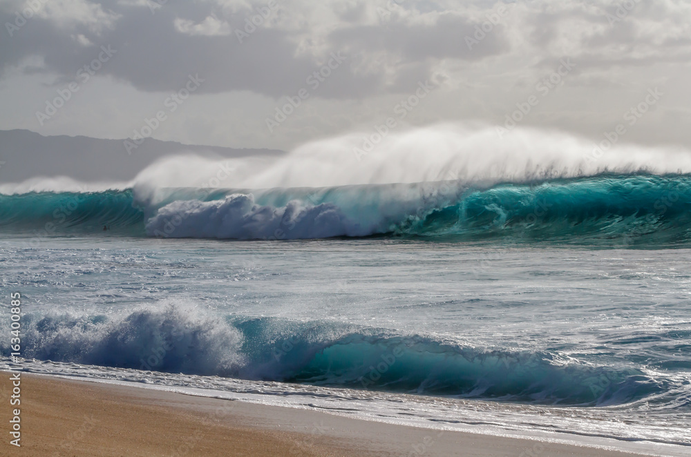 Giant breaking wave at Banzai Pipeline on the north shore of Oahu ...