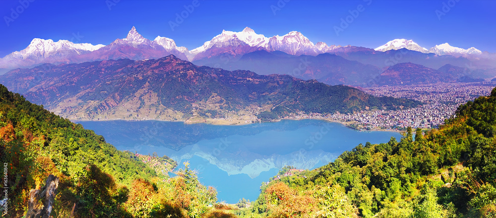 Pokhara valley, Phewa lake and the magnificent Annapurna mountain range ...
