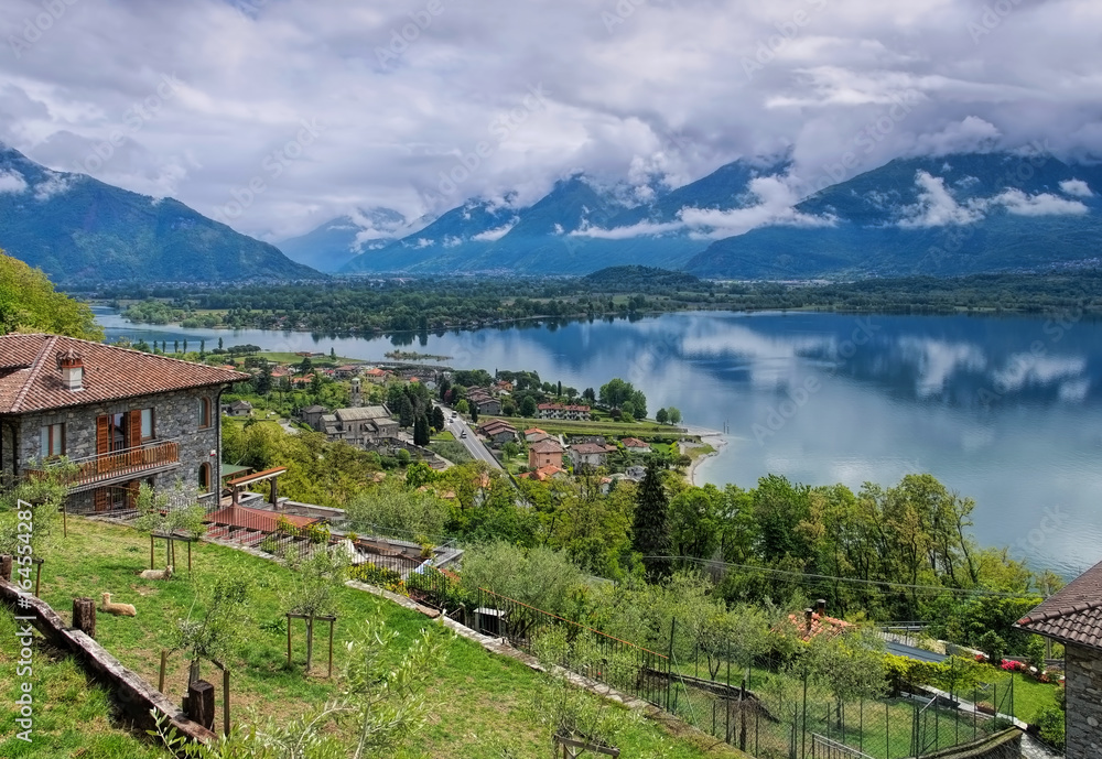 Foto de Stock Gera Lario am Comer See in Italien - Gera Lario on Lake ...