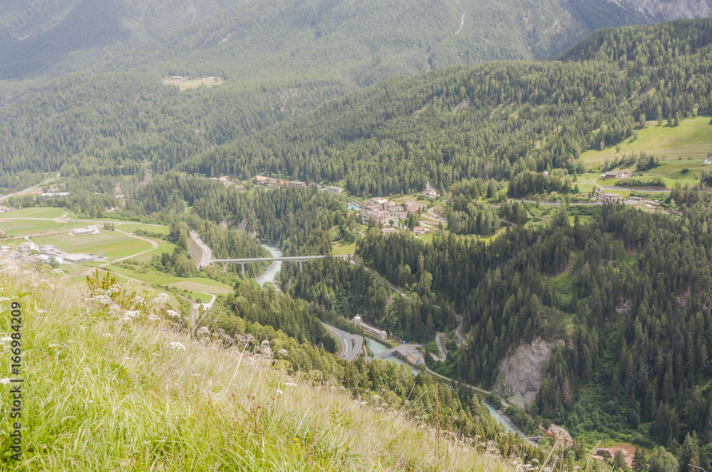 Scuol, Vulpera, Unterengadin, Inn, Innschlucht, Inntal, Fluss, Tarasp, Bergstrasse, Nationalpark ...