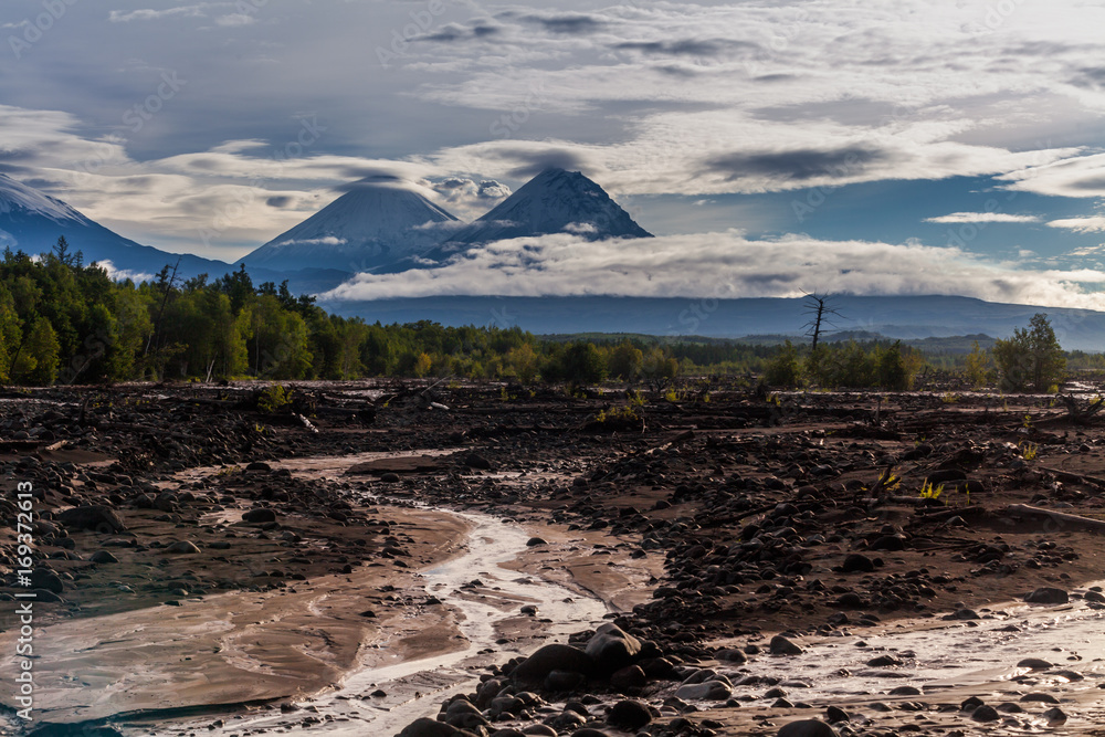 Kluchevskaya sopka and Kamen vulcans at Kamchatka の Stock フォト | Adobe Stock