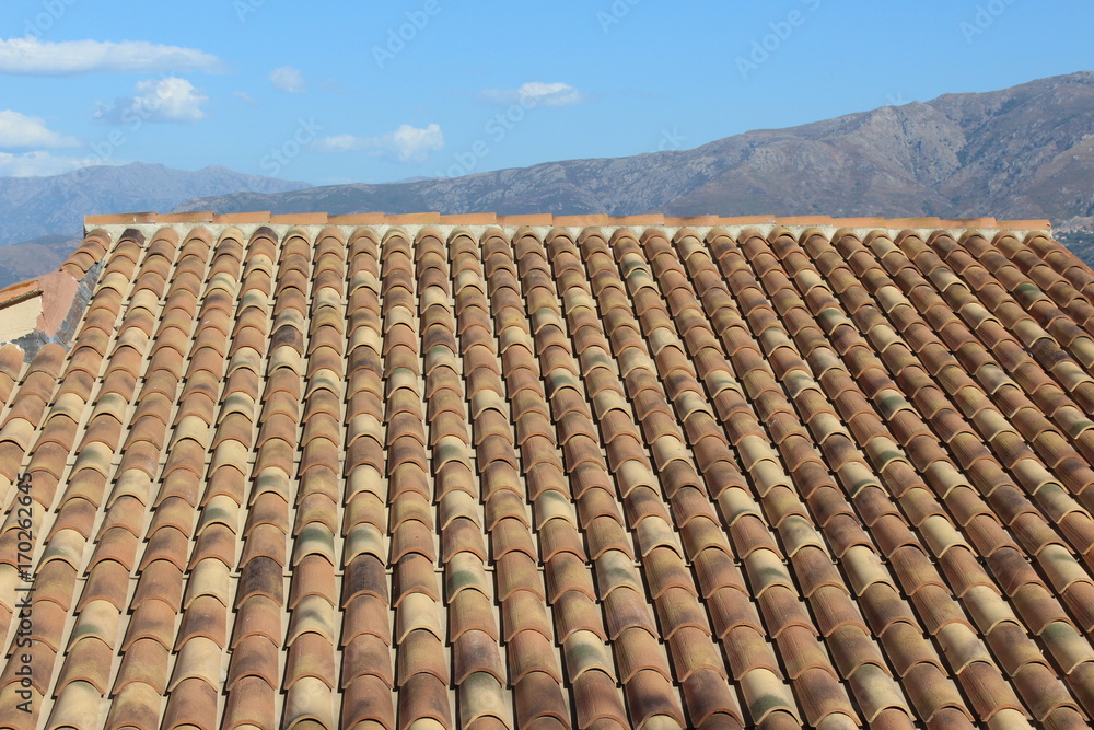Couverture maison tuile - roof Stock Photo | Adobe Stock