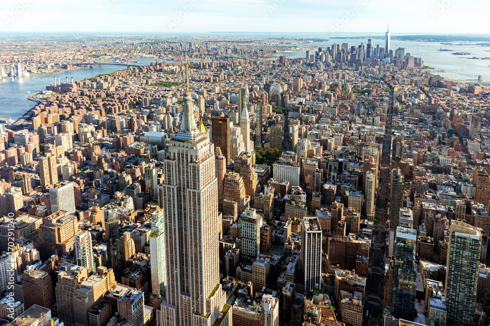 Stock-Foto „Aerial view of the skyscrapers of Midtown Manhattan New York City“ | Adobe Stock