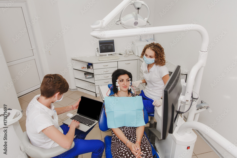 Setting and determining bite and position of jaws with the help of a ...