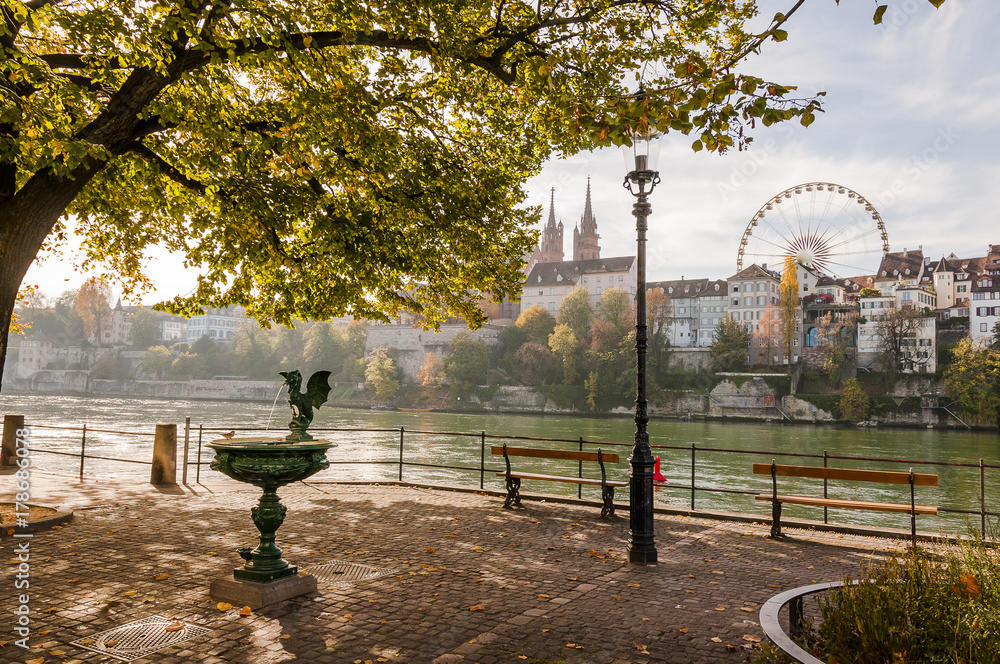 Basel, Stadt, Altstadt, Kleinbasel, Rhein, Rheinufer, Uferweg, Brunnen ...