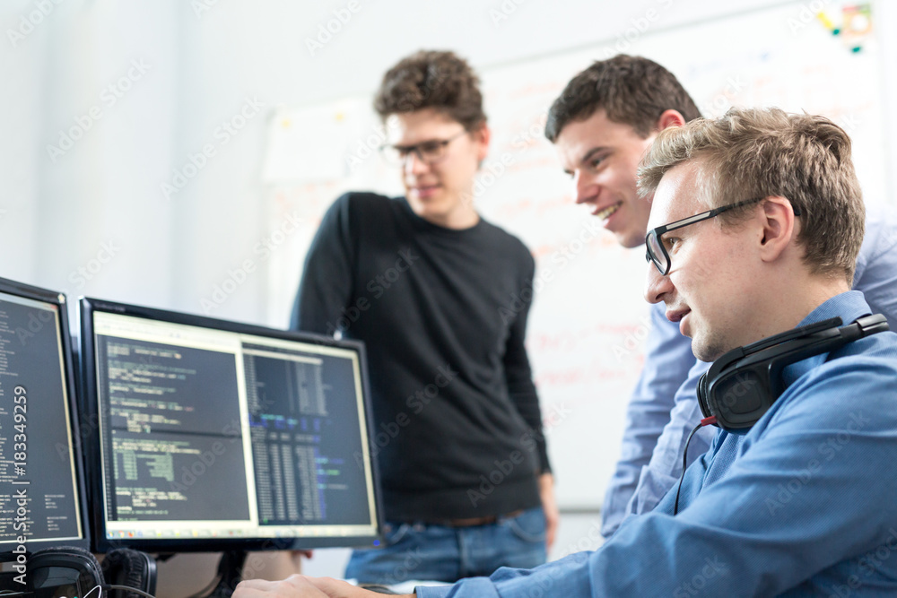 Foto de Stock Startup business and entrepreneurship. Young software ...