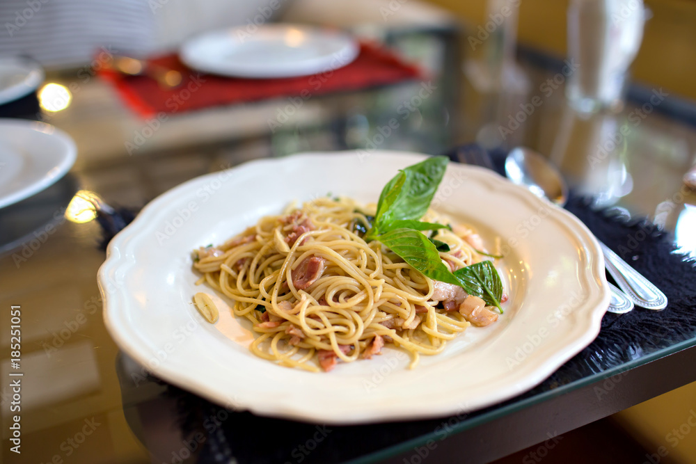 Spaghetti with bacon and garlic is an Italian food that is popular to ...