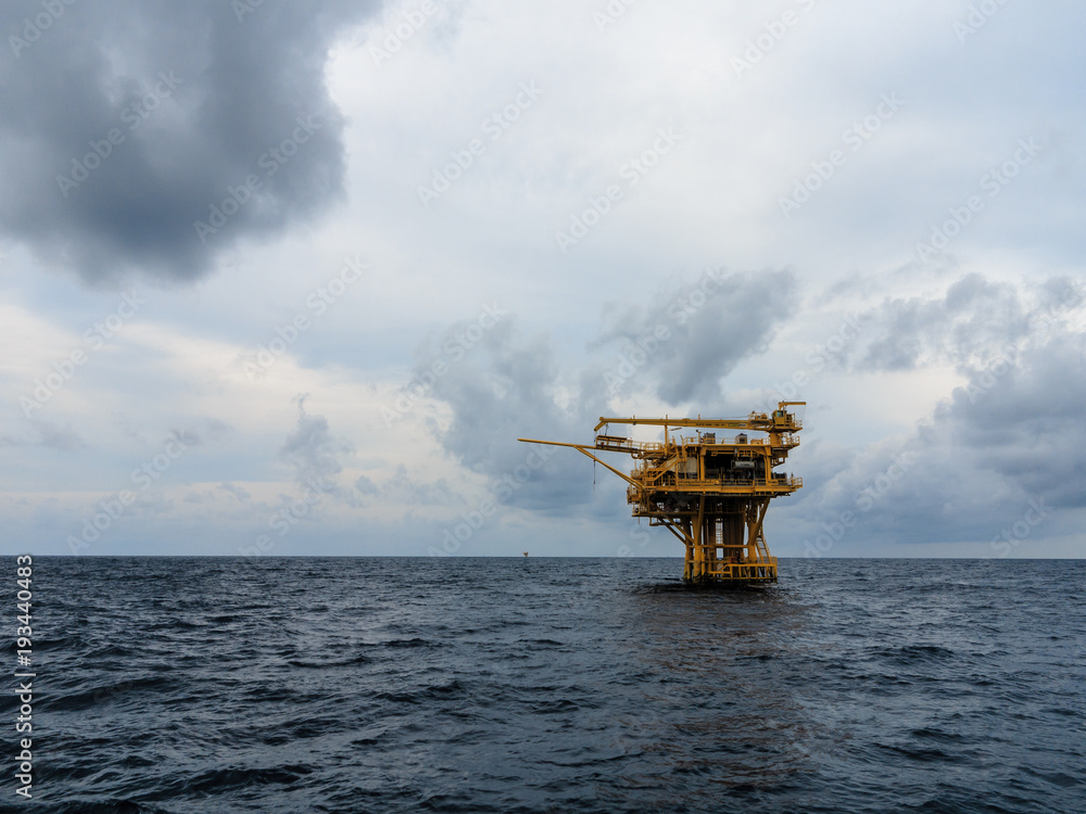 Offshore oil and Gas central processing platform and remote platform ...