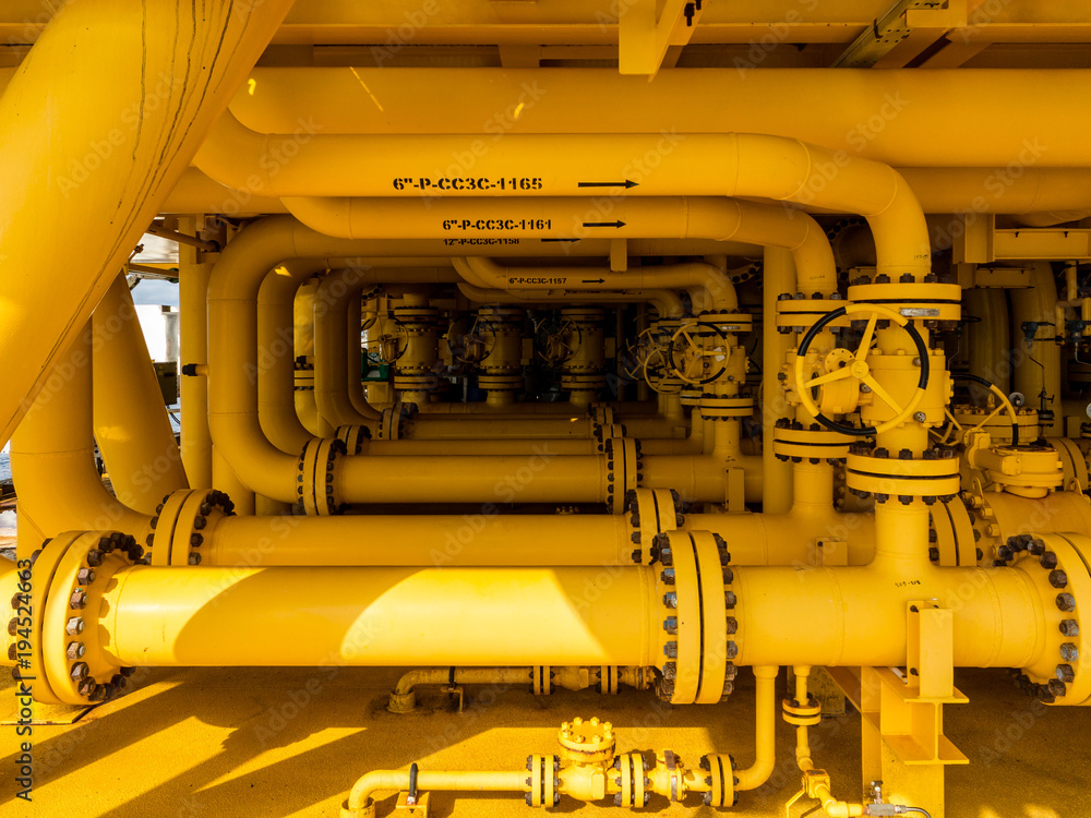 Offshore oil and Gas central processing platform and remote platform ...