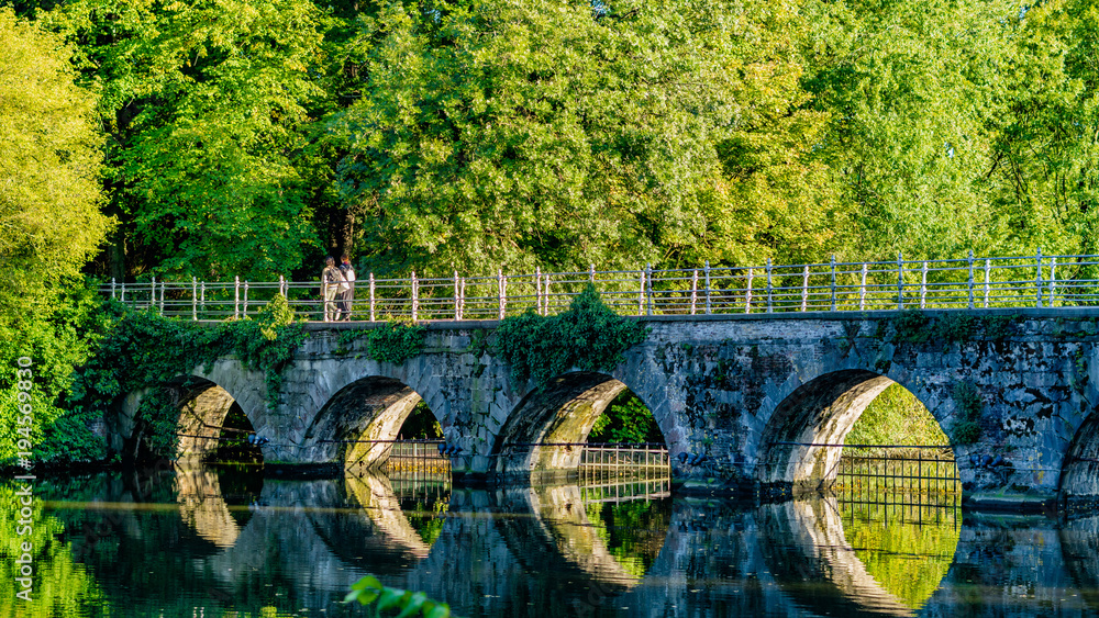Belgium, Brugge Minnewater Bridge, Lago Minnewater Seven-arch arch ...