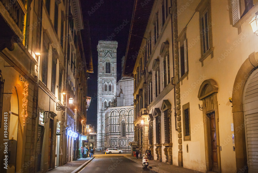 Giotto's bell tower in Florence の Stock フォト | Adobe Stock