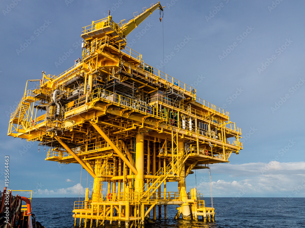 Offshore oil and Gas central processing platform and remote platform ...