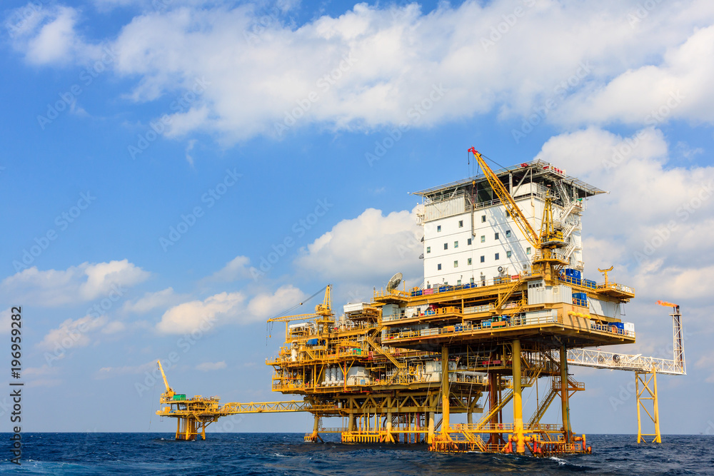 Offshore oil and Gas central processing platform and remote platform ...