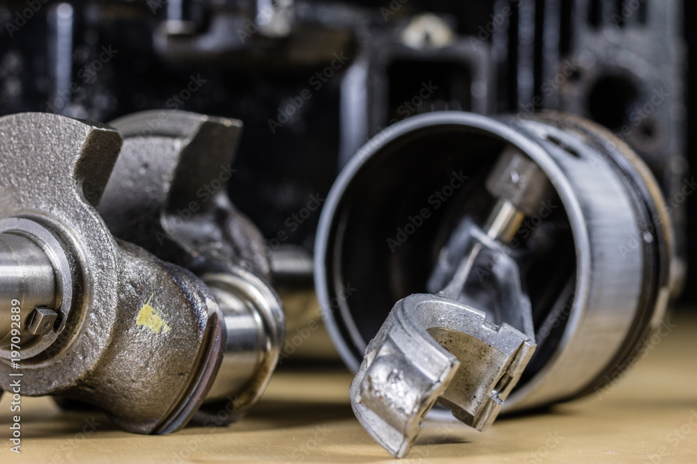 Crankshaft, piston and other parts of the internal combustion engine ...