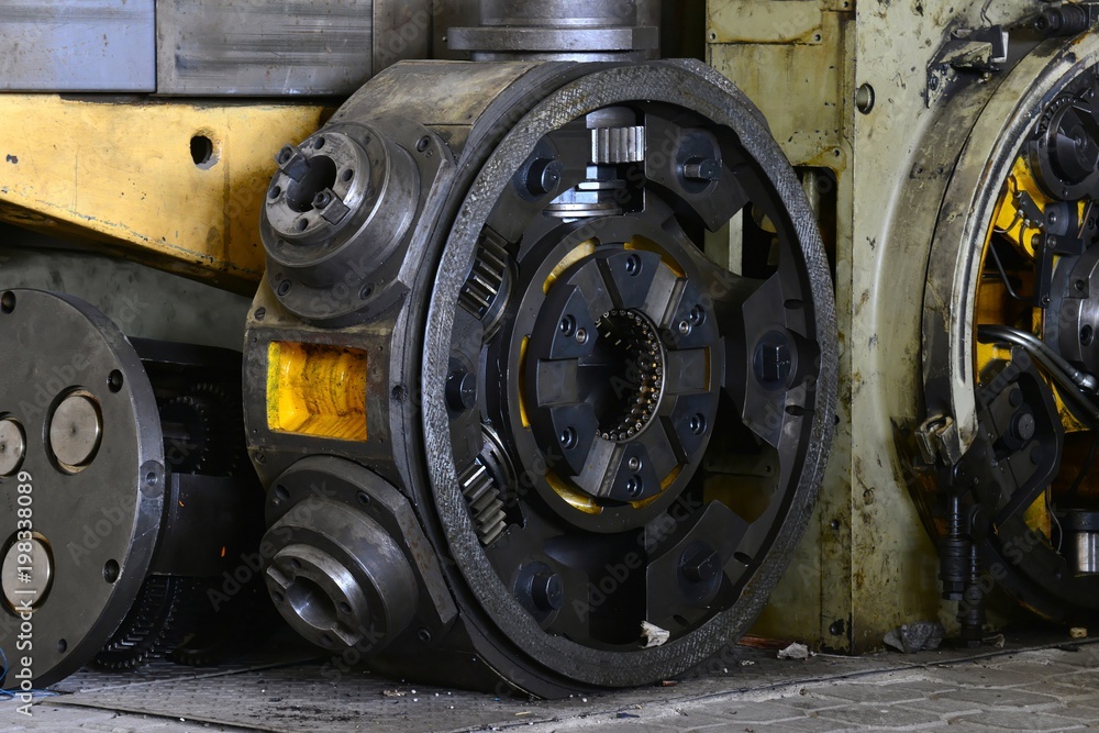 Foto de Stock Spindle for the cone of the cutter in disassembled form ...