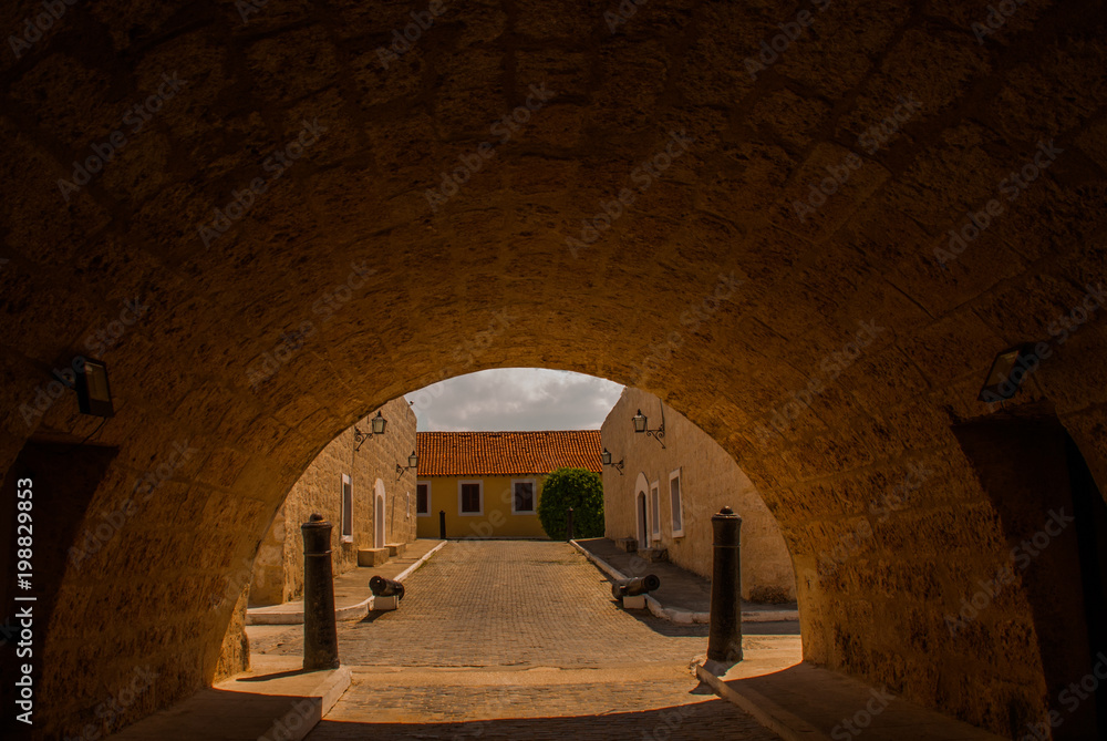 Entrance gate Fortaleza de San Carlos de La Cabana, Fort of Saint ...