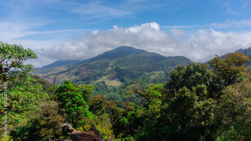 Volcán extinto con gran vegetación Stock Photo | Adobe Stock