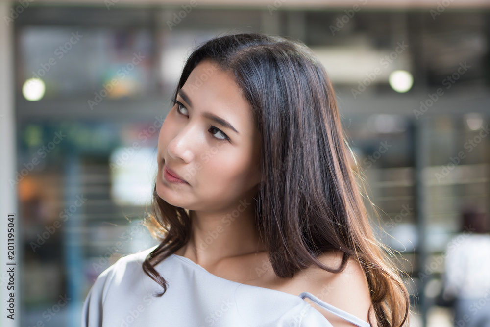 Foto de Stock upset girl frustration; unhappy angry woman portrait with ...