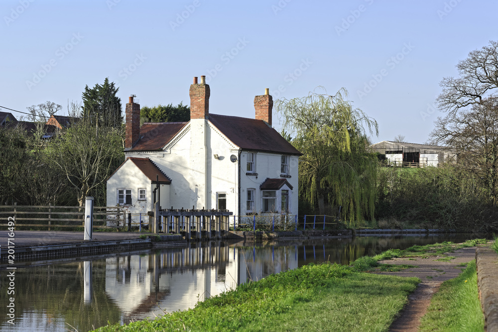 The amazing network of canals, junctions, locks and tunnels left over ...