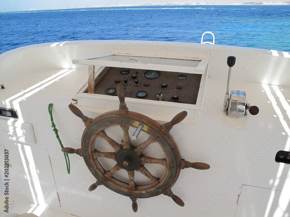 timone barca Stock Photo | Adobe Stock