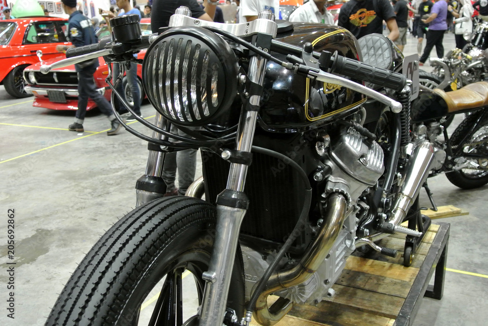 Custom classic motorcycle head lamps design. Custom made by its owner ...