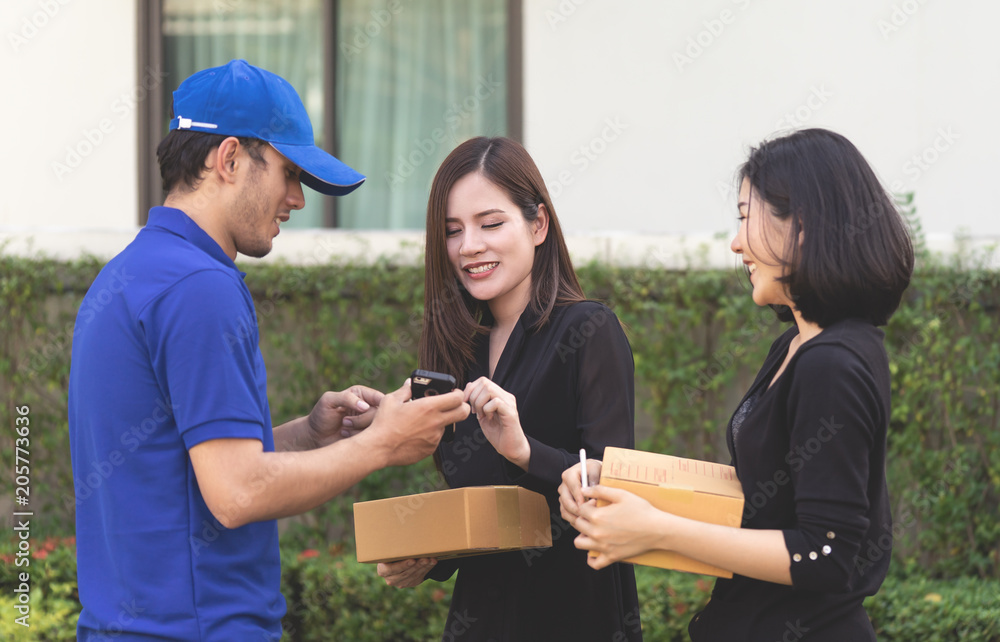 Delivery man is asking woman to sign mobile for the delivery Stock ...
