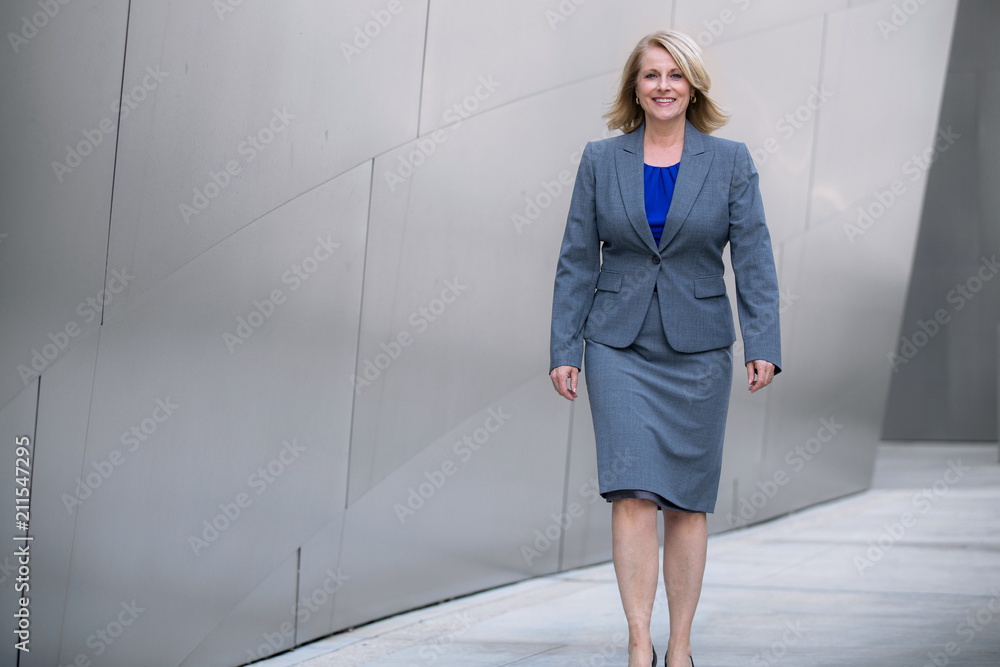 Stock-Foto „Older female executive corporate business woman in suit ...
