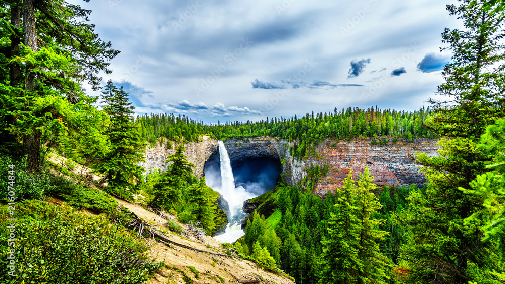 Helmcken Falls, the most famous waterfall in Wells Gray Provincial Park ...