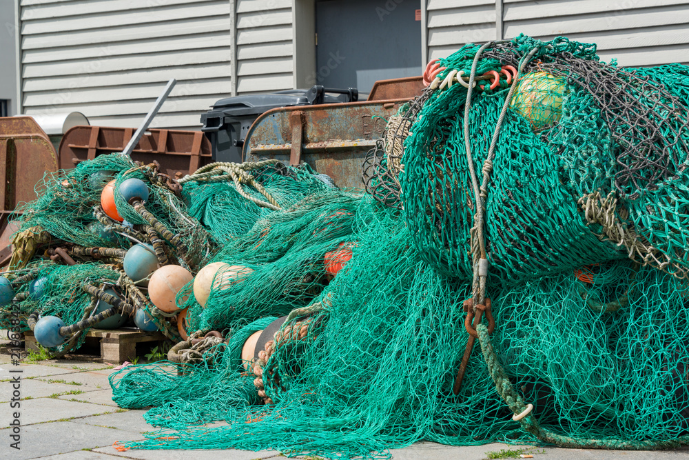 Fischernetze auf der Pier in Eckernförde Fischereihafen Stock Photo ...