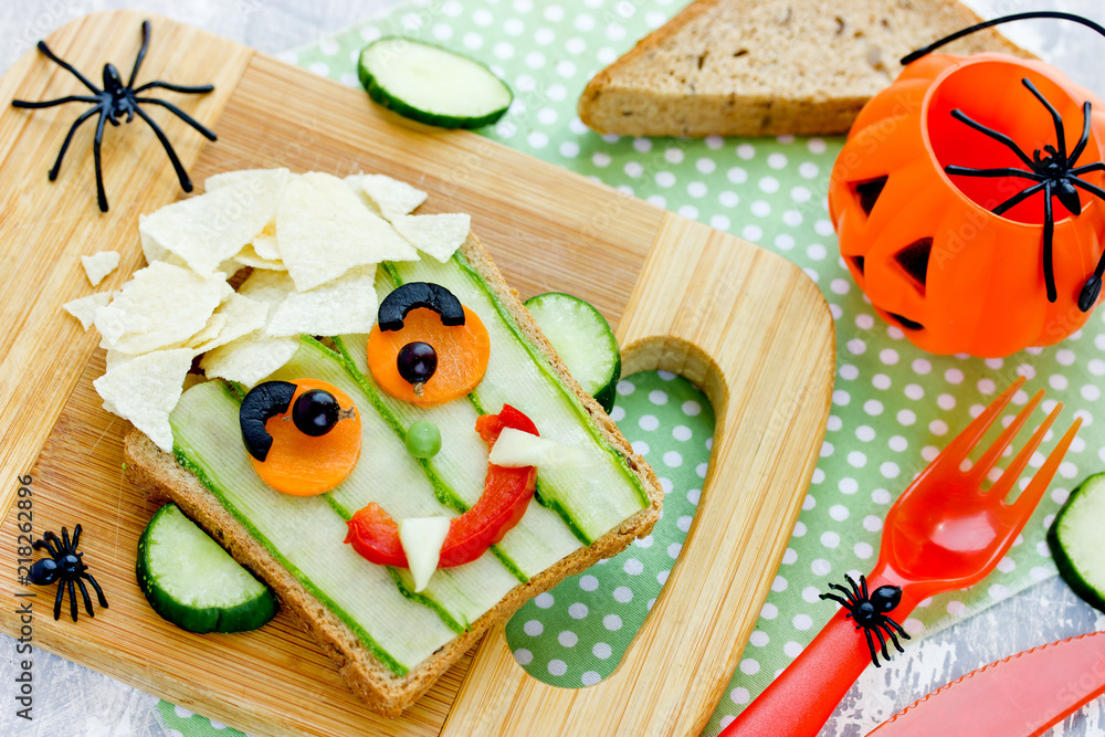 Halloween vampire sandwich for kids, vegetable potato chips sandwich ...
