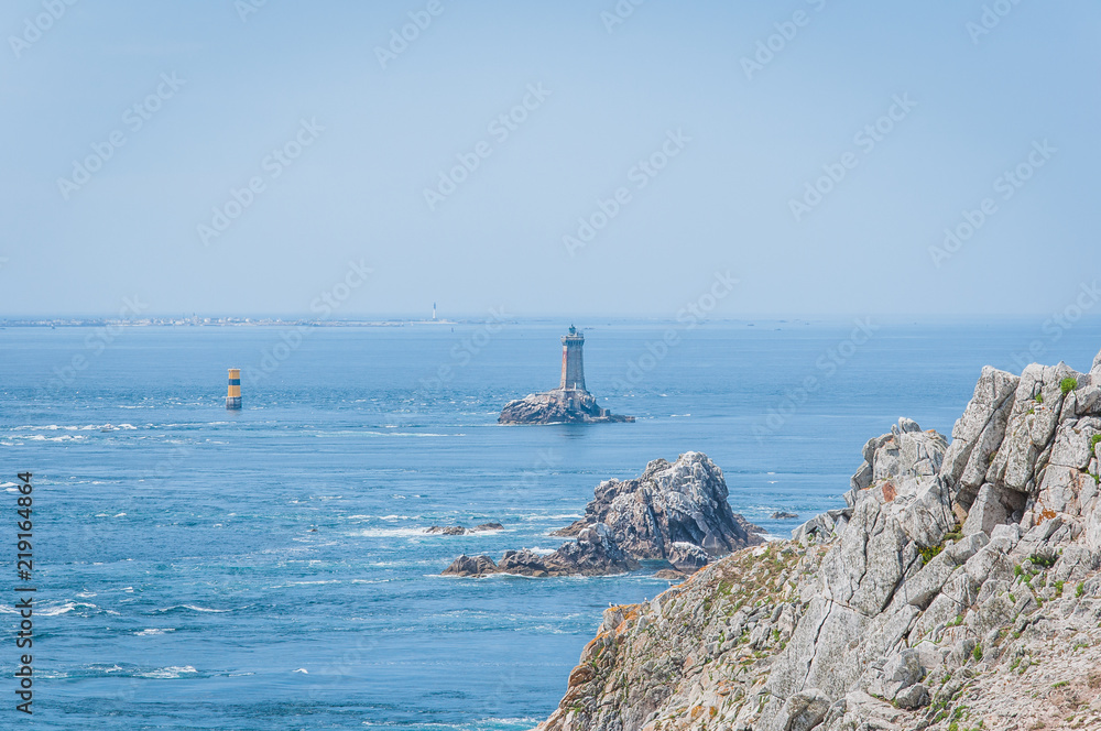 La pointe du raz en bretagne avec ces falaises et son phare Stock Photo ...