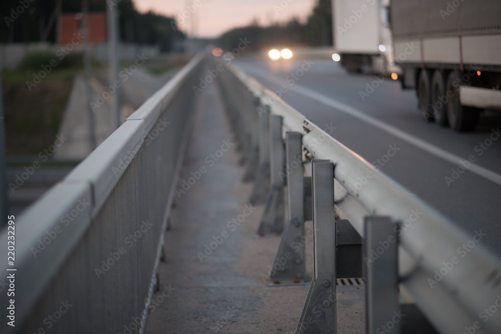 Foto de Stock Anodized safety steel barrier on freeway bridge, close up ...