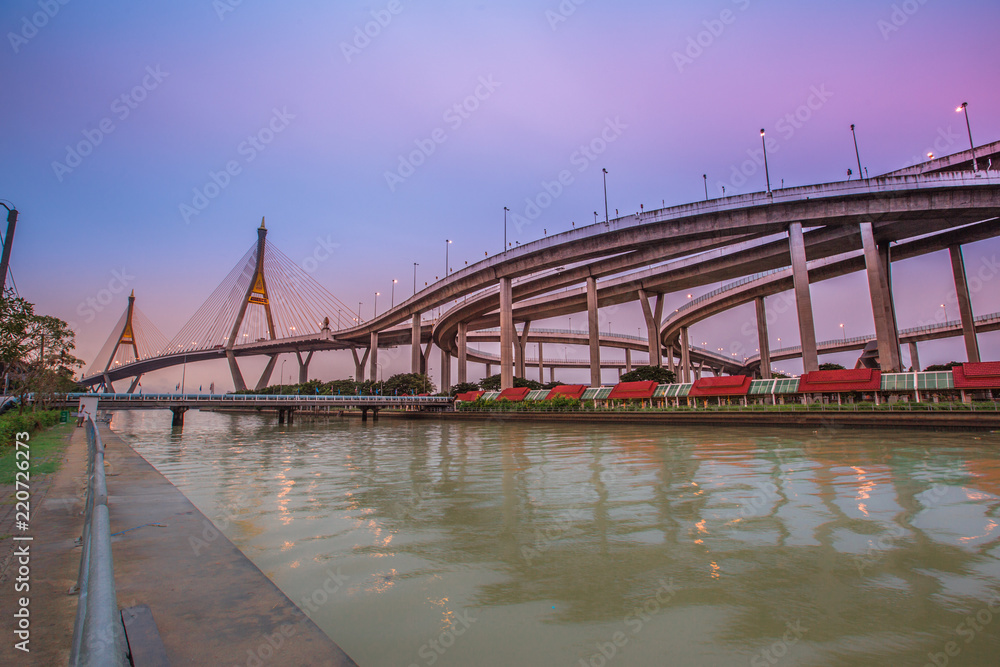 Foto Bhumibol Bridge in Thailand, also known as the Industrial Ring ...