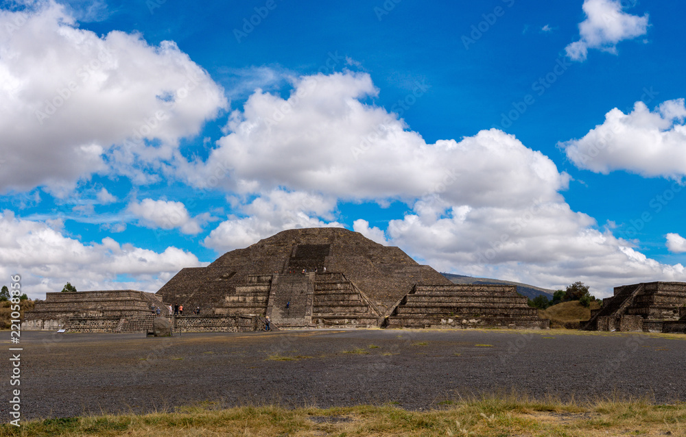 Pyramid of the Moon and the road of death in Teotihuacan Stock Photo ...