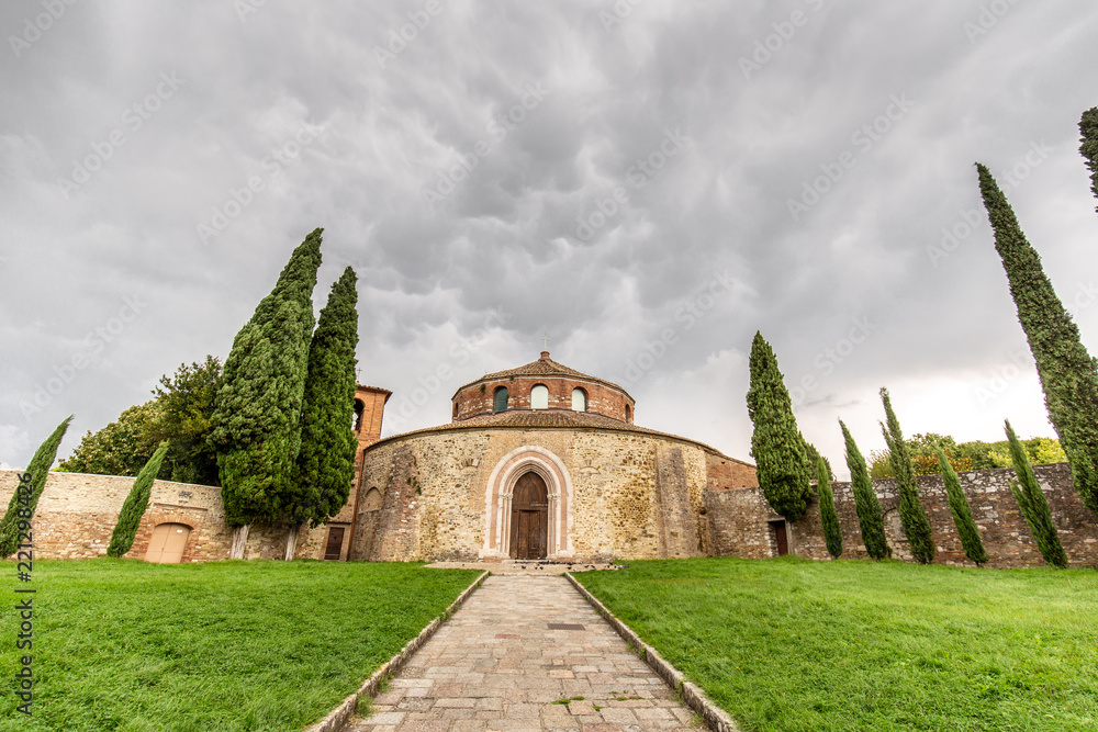 Foto The temple of San Michele Arcangelo, a former pagan temple ...