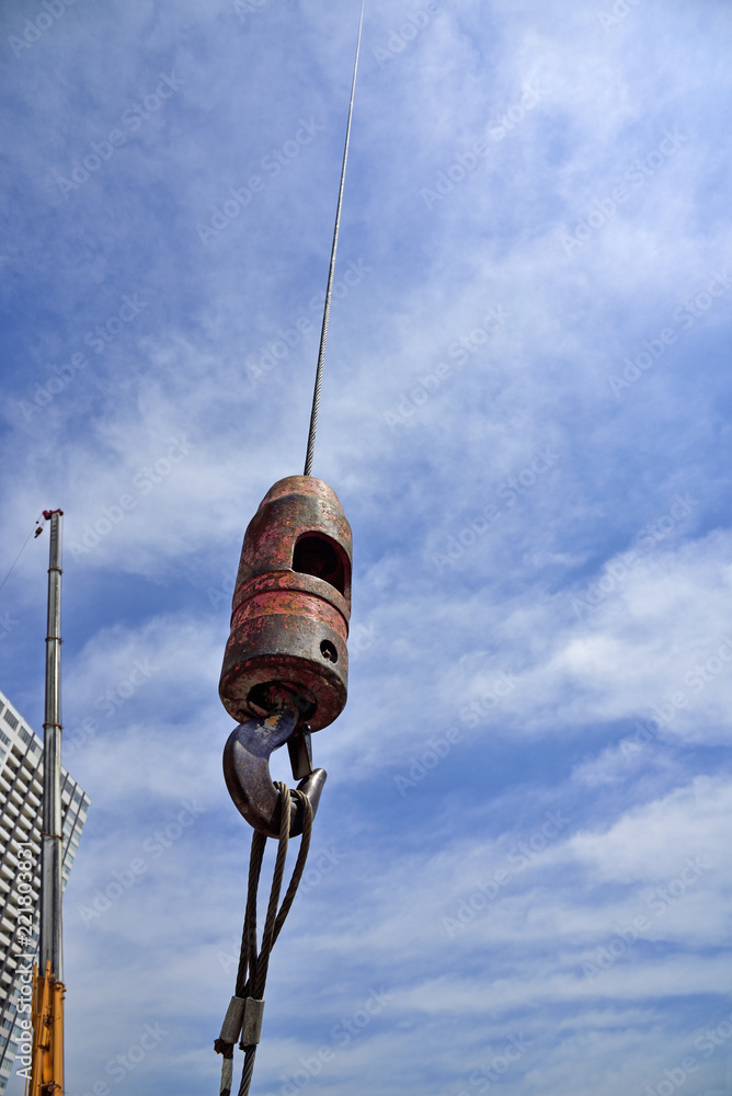 Photo Stock Auxiliary hook (whip line or fast line): the secondary rope ...