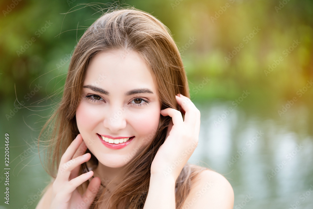 Foto de Stock Caucasian teenage girl have a beautiful face. good health ...