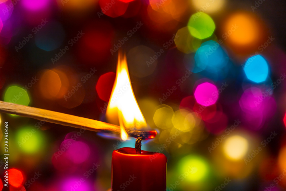 Kerze anzünden weihnachten advent weihnachtlich, Streichholz zündet ...