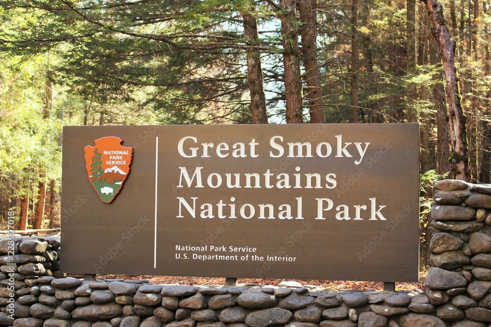 Daytime photo of a Great Smoky Mountains National Park entrance sign ...