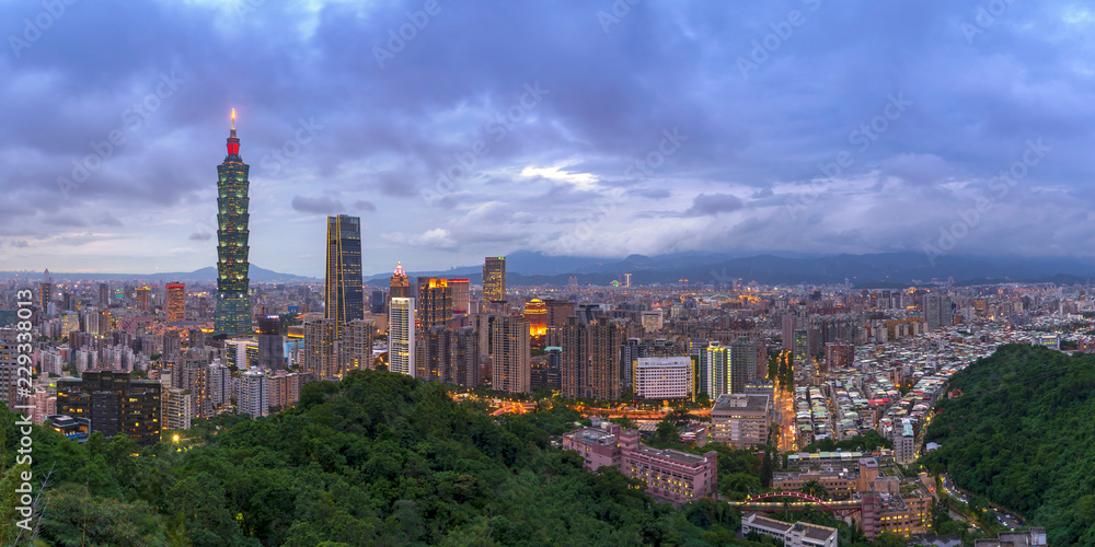 Panorama Taipei view form xiang shan, the elephant mountain. Stock ...