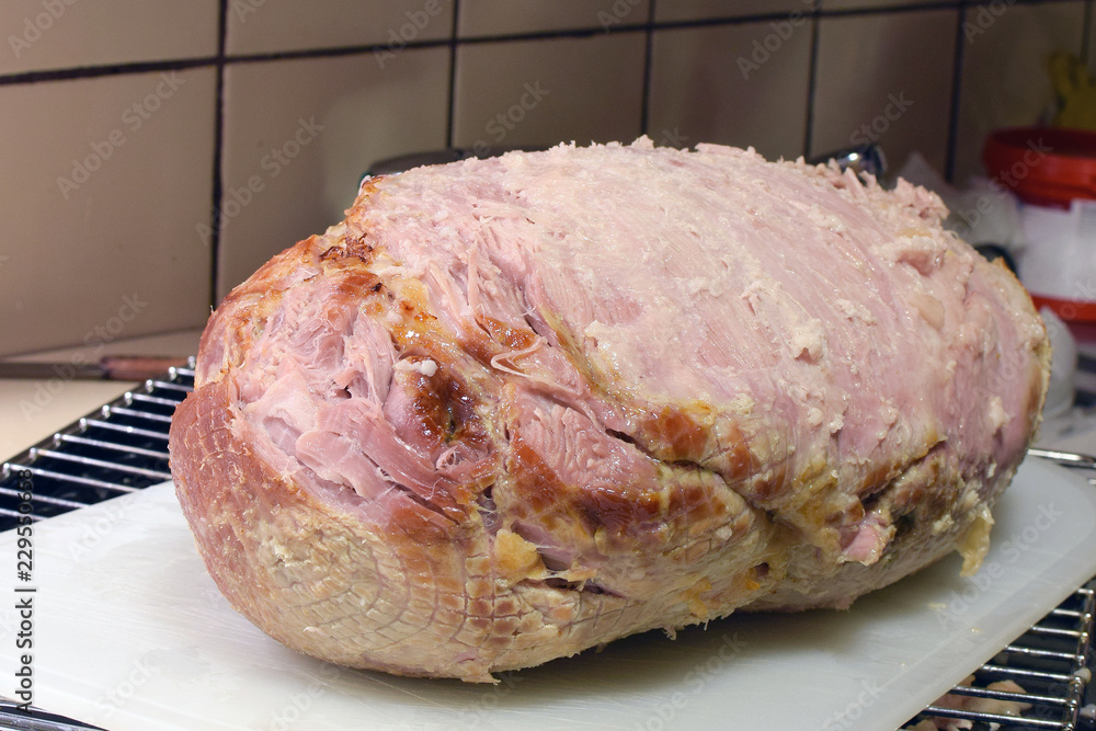 Photo Stock Big Scandinavian Christmas ham (Finnish: Joulukinkku ...